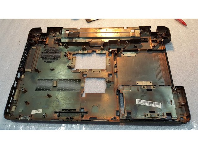 DONJA PLASTIKA KUCISTA  ZA TOSHIBA SATELLITE C660