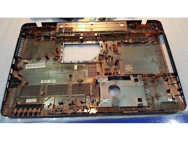 DONJA PLASTIKA KUCISTA ZA TOSHIBA SATELLITE L770D