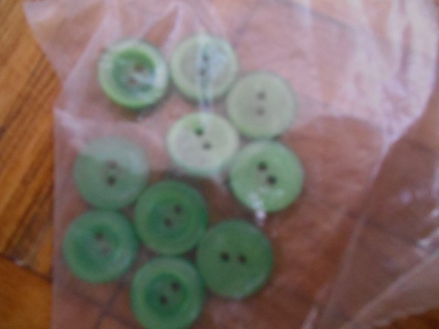 Pakovanje od 10 zelenih dugmica