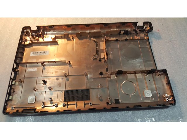 DONJA PLASTIKA KUCISTA ZA ASUS R512M