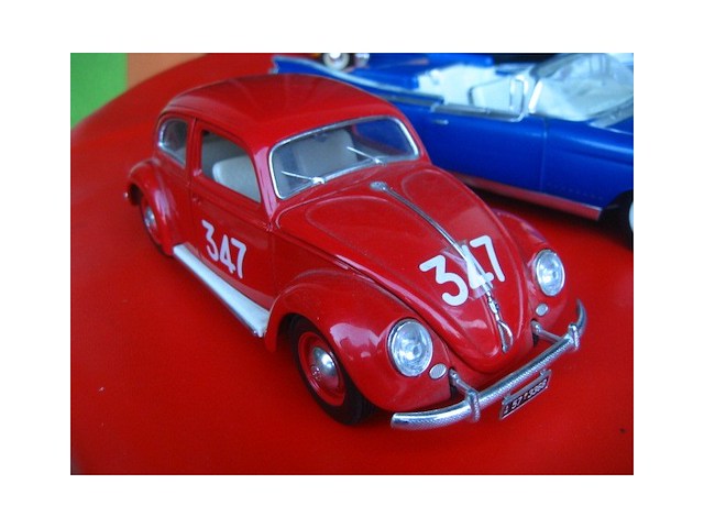 BURAGO 1/18 VW BEETLE