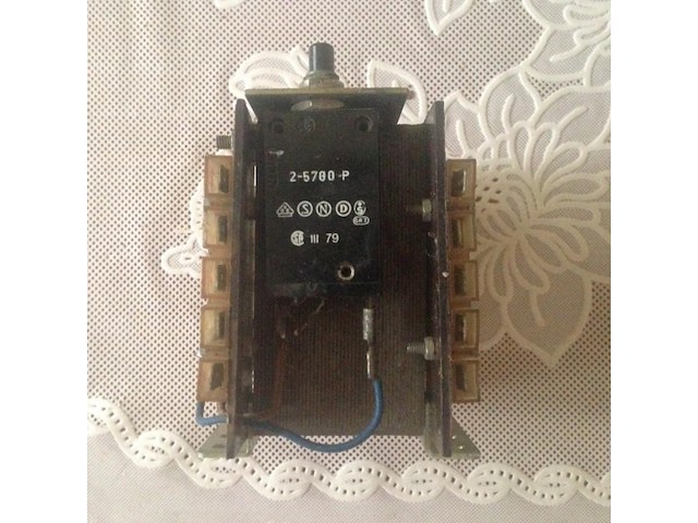 Transformator sa vise izvoda snage 100VA i napona 230V