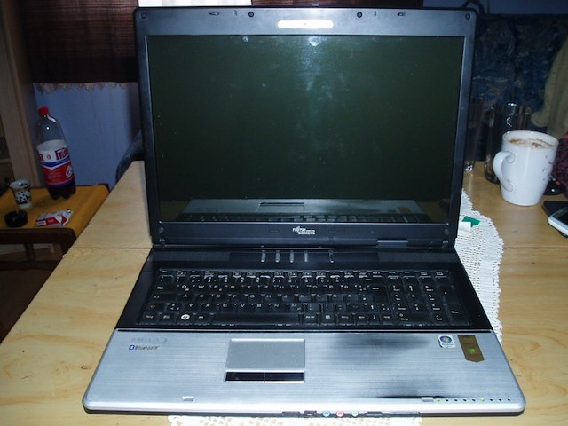 Fujitsu Siemens 17 ` za delove