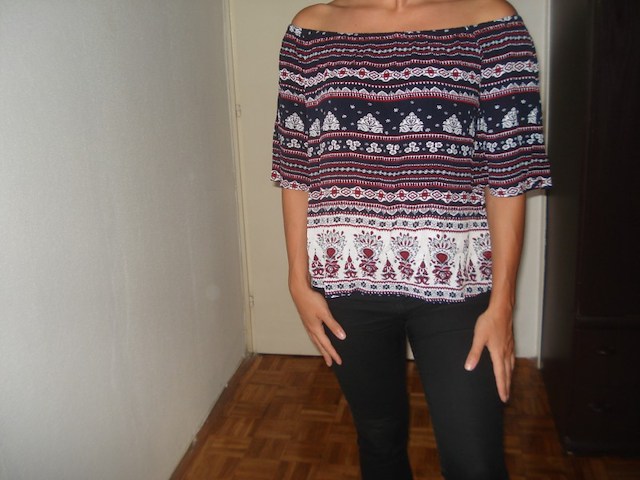 Lepa bluza AMISU-NOVA!!!