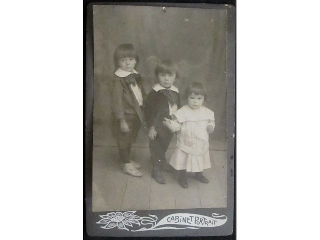 Fotografija na kartonu-Francuska,troje dece,Souvenir