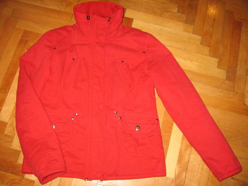 crvena jakna