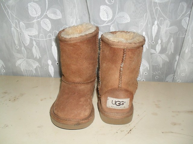 UGG AUSTRALIJA NOVE ILI NOVE