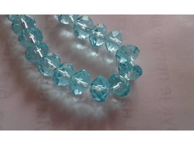 *N147--.staklena perla svetlo plavo8x5.5 mm/kom