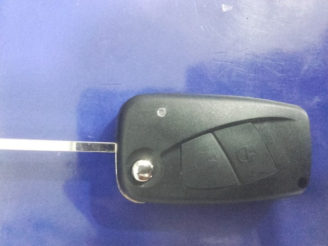 Fiat kljuc 2 dugmeta (model 02)