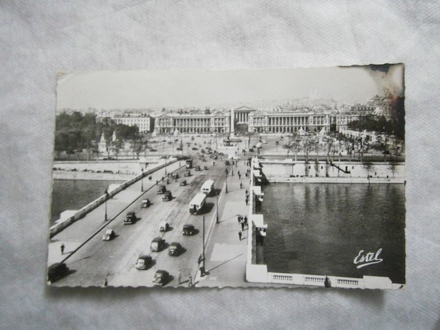 PARIZ; PUTOVALA 1956.GODINE (OŠTEĆENA)