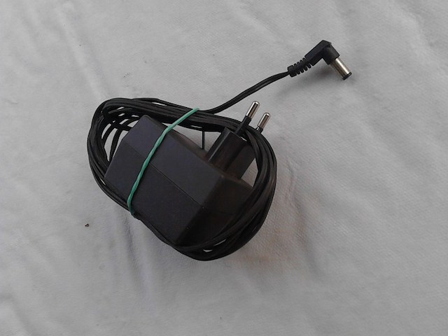 ADAPTER PUNJAČ  230 V  NA 9V