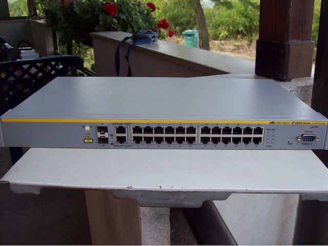 Allied Telesis AT-8000S/24 POE