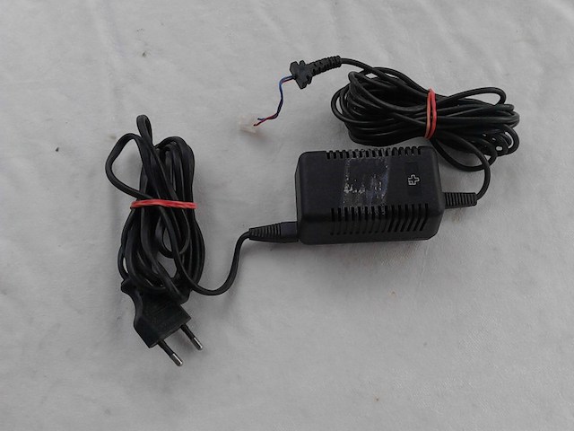 ADAPTER PUNJAČ..220V NA 10,5V NEMAČKI