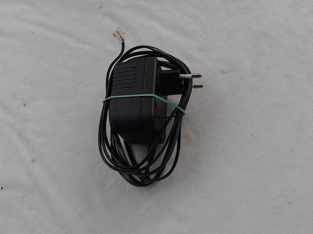 ADAPTER PUNJAČ 230V NA 8V