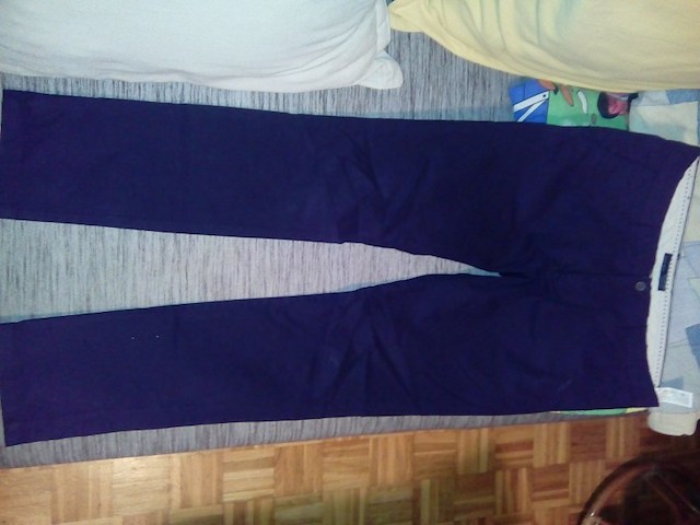 PANTALONE ZARA BROJ 44 KAO NOVE