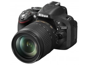 Nikon D5200 18-105 VR