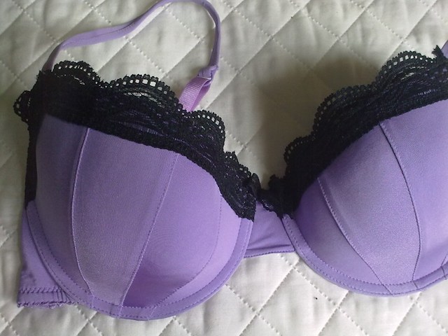 **Hunkemoller** fantastican brus, vel.75D.