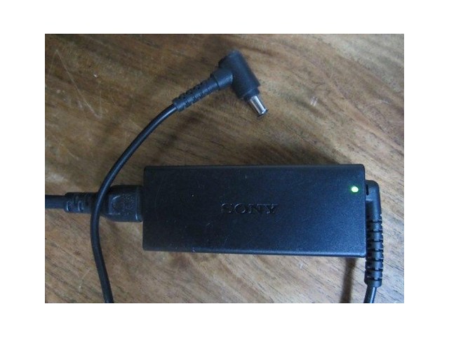 SONY Vaio punjač VGP-AC19V67 - 19.5V 2.3A