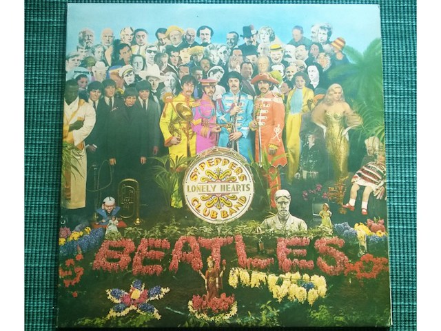 The BEATLES - Sgt. Peppers Lonely Hearts Club Band