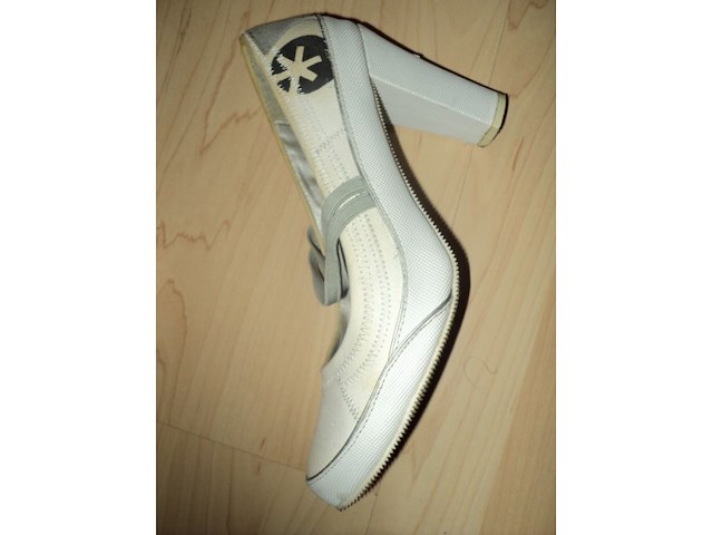 Bele `MAXONI` cipele