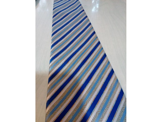 velika kravata u plavim tonovima