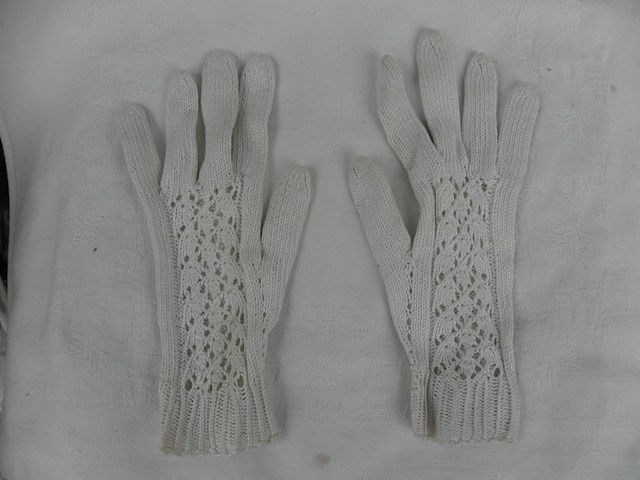 Zenske salonske bele rukavice heklane, ocuvane