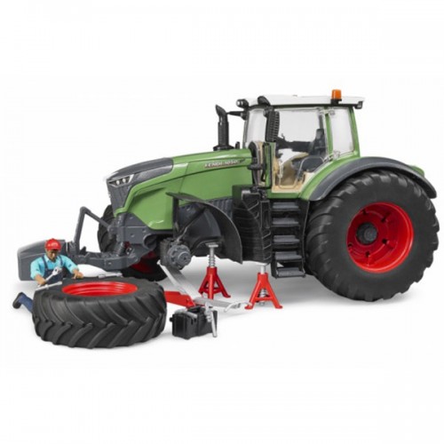 Traktor Fendt Vario sa mehaničarem i alatom 040413