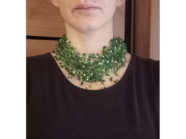 Zelena heklana ogrlica