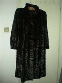 Kvalitetna nova bunda od nerca, crne boje