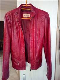 Crvena kožna jakna