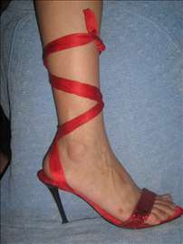 Crvene sandale na vezivanje