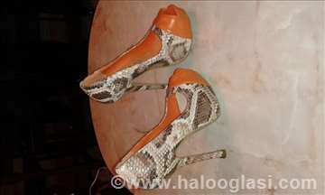Elegantne moderne cipele sa štiklom