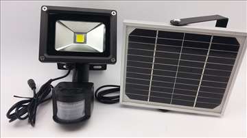 Solarni LED reflektor sa senzorom novo
