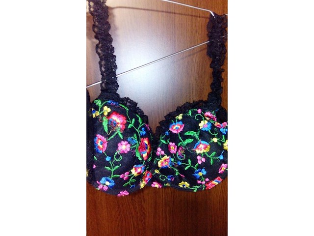 **VICTORIA`S SECRET  brushalter**