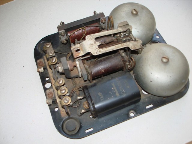 Mehanizam starog bakelitnog telefona