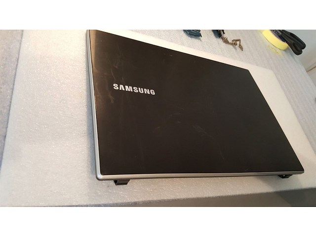 GORNJI DEO KUCISTA ZA SAMSUNG NT300V3A , 300V