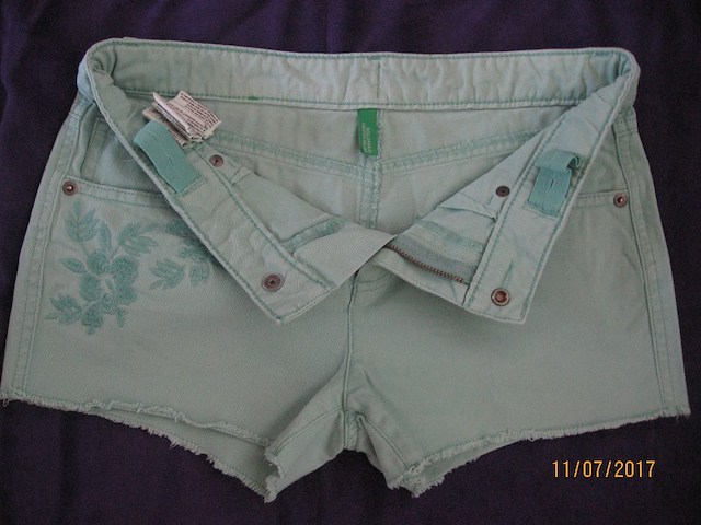 **BENETTON** JEANS SORTS ZA 10-11 GODINA
