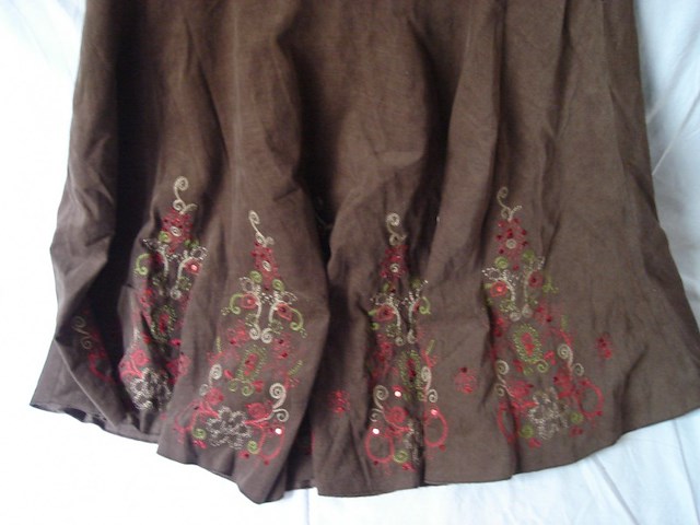 braon suknja sa cvetici