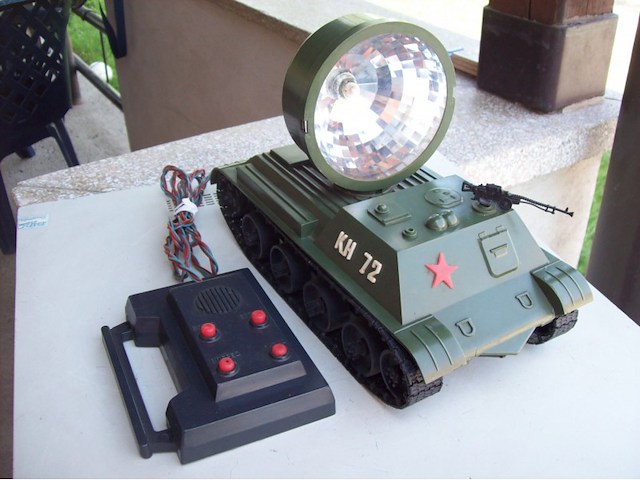 Ruski tenk - reflektor na daljinski sa zicom