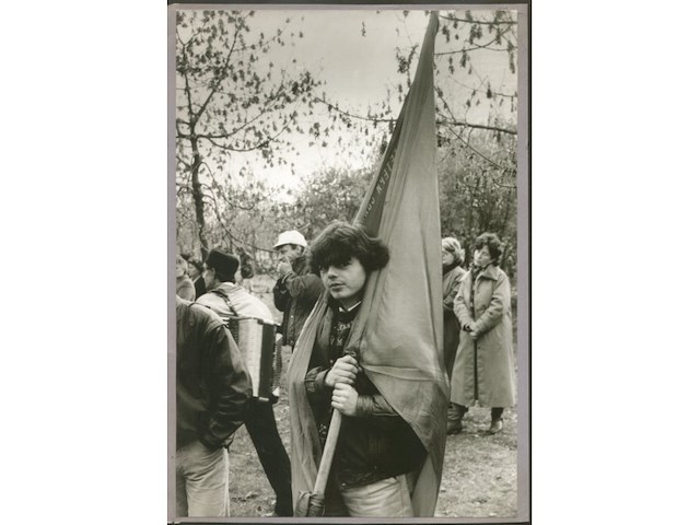 1988 miting na uscu - uvijen u zastavu