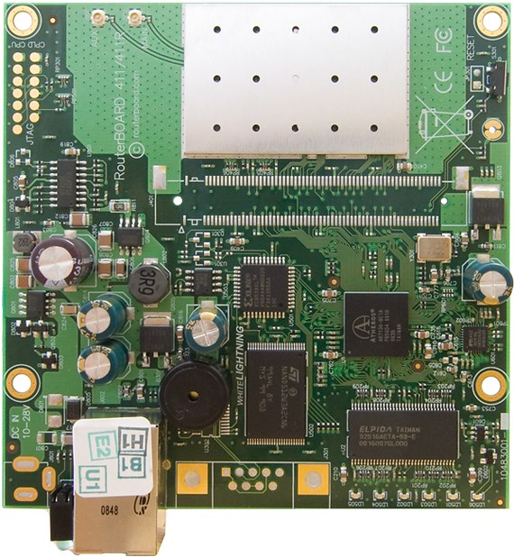 MikroTik RouterBoard RB411R – 1 x 10/100Mb/s LAN/WAN (PoE 10-28V), ugrađen wireless 2.4GHz 802.11g sa 2 x U.FL, CPU 300MHz, 32 MB RAM, dim. 105x105mm, temp. -30C-60C, RouterOS L3