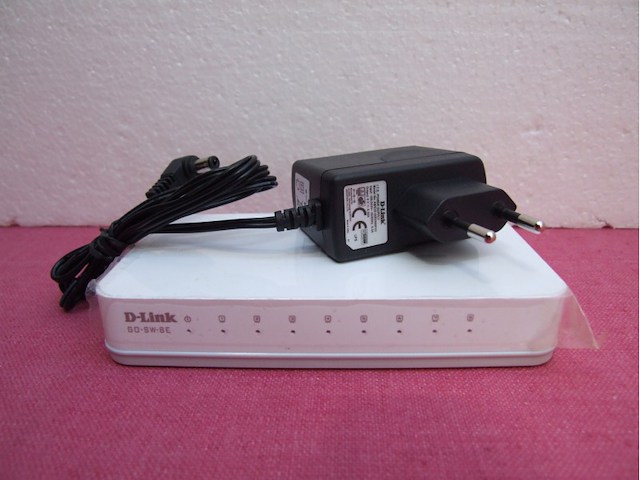 D-Link 8-portni Switch + adapter + GARANCIJA!