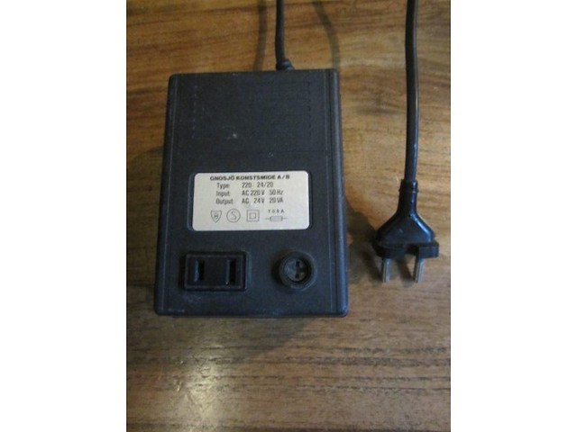 Strujni adapter 220V na 24V