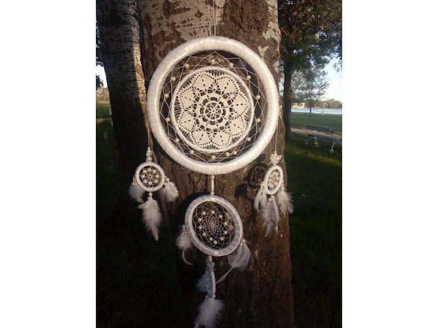 Beli dream catcher sa miljeicem - sa cipkom