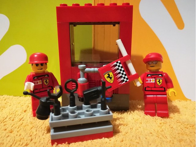 LEGO FERRARI / PIT STOP