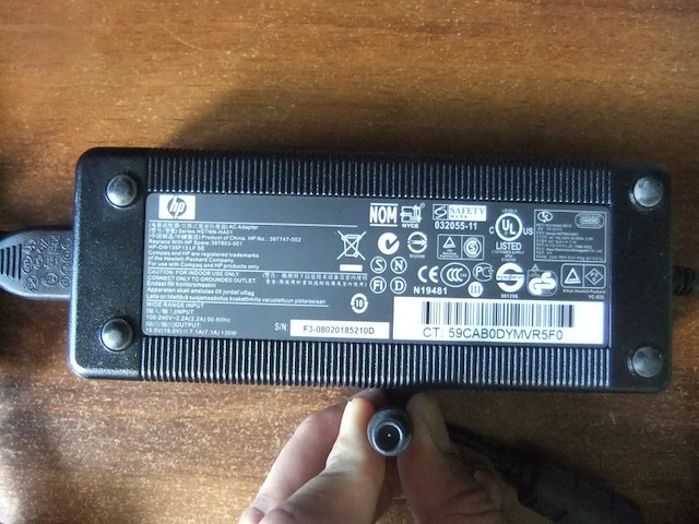 HP adapter 19V 7.1A iglica 135W ORIGINAL + GARANCIJA!