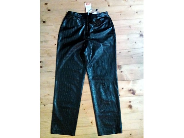 Pantalone eko koža nove crne br40