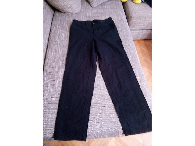 Crne elegantne pantalone