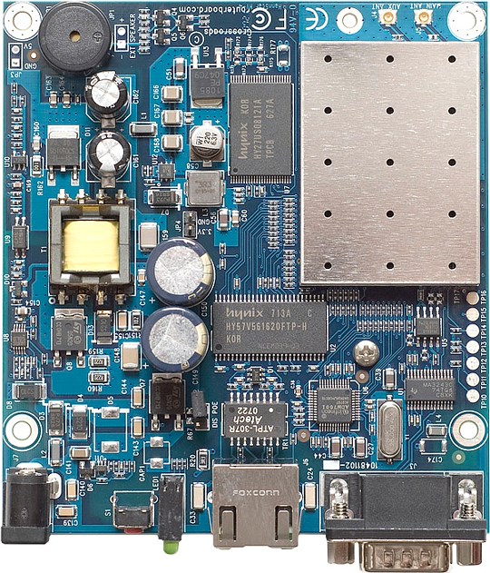 MikroTik RouterBoard Crossroads - ugrađen wireless 2.4GHz 802.11g Atheros high power 400mW (26 dBm), ruter / AP / klijent / link, MIPS32 CPU, 32MB SDRAM, 1 x LAN/PoE 10-60V, dim. 105x95mm, RouterOS L4