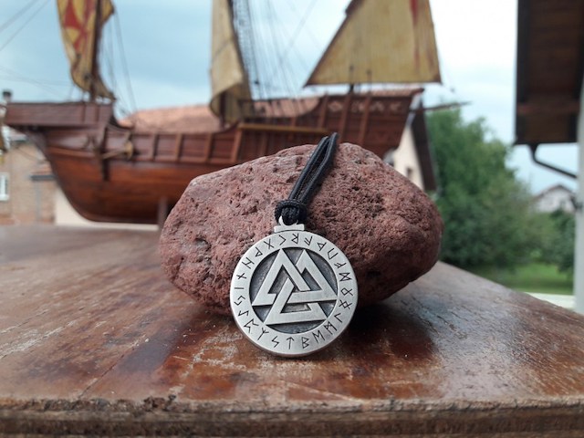 Valknut sveto trojstvo ogrlica,Vikinska mitologija3.4cm